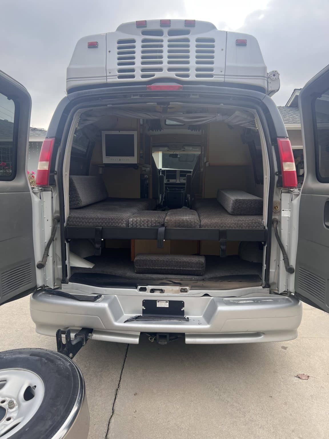 2004 Chevy Express Camper Van For Sale in Fresno, California - Van Viewer