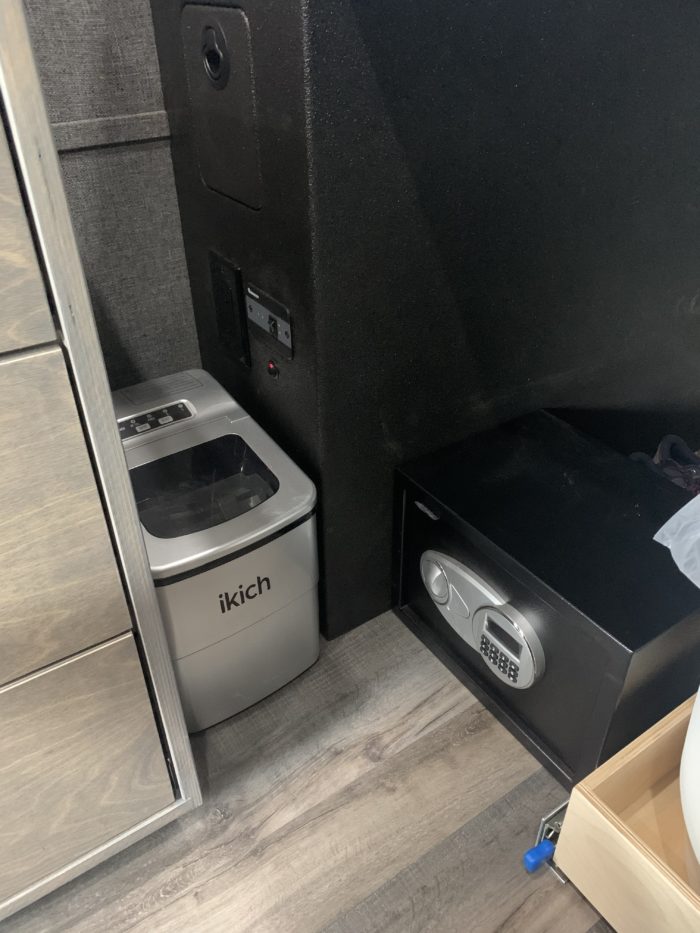 2019 Mercedes Sprinter For Sale in Pasadena, California - Van Viewer